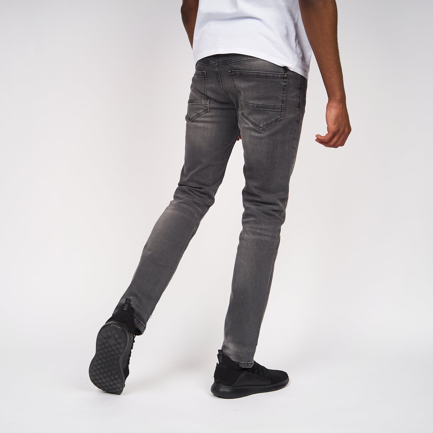 Mens Svelte Slim Fit Stretch Jeans Grey Wash – Crosshatch